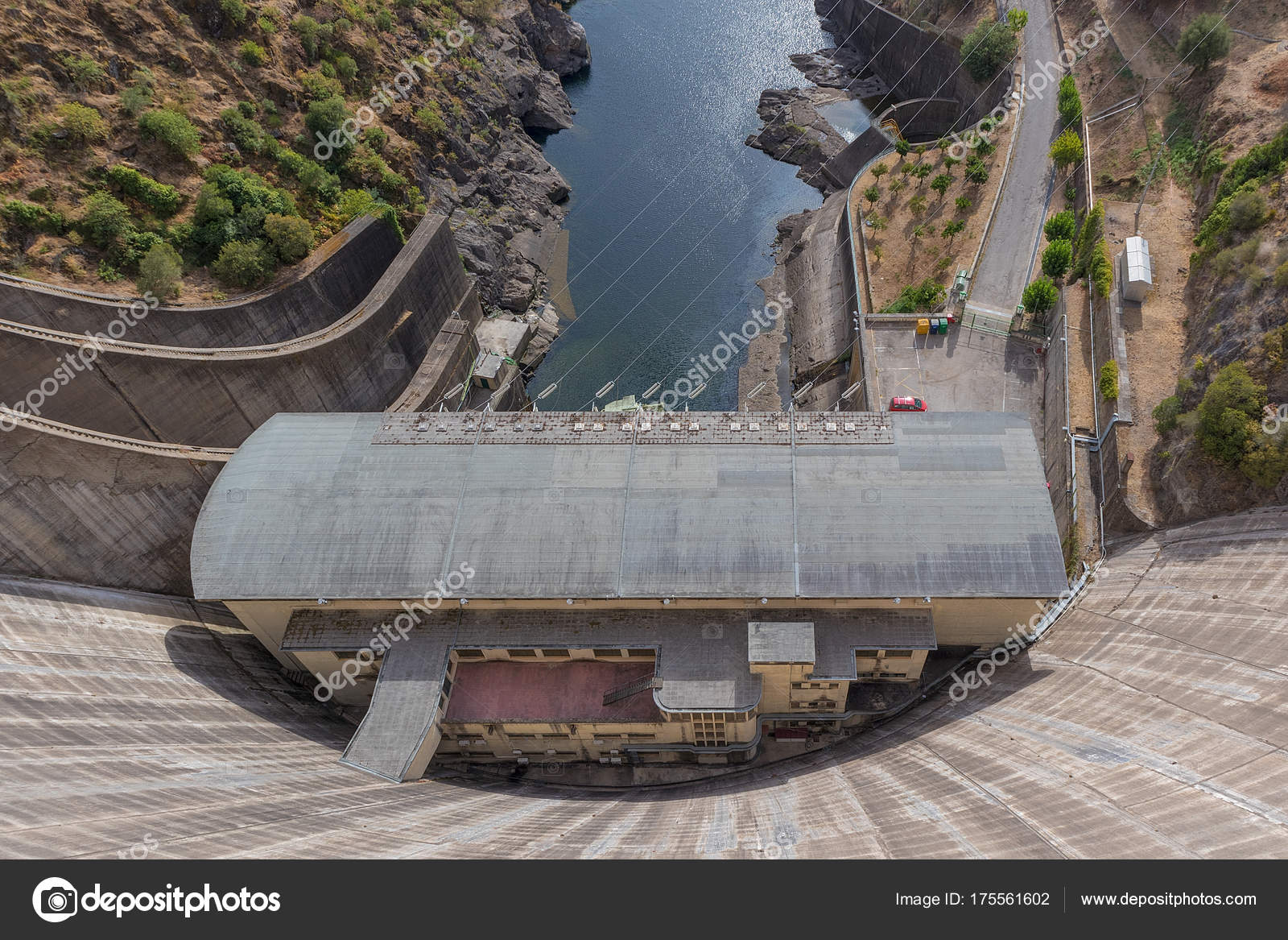 Barragem hidrelétrica de Castelo de Bode. Portugal — Fotografia de ...