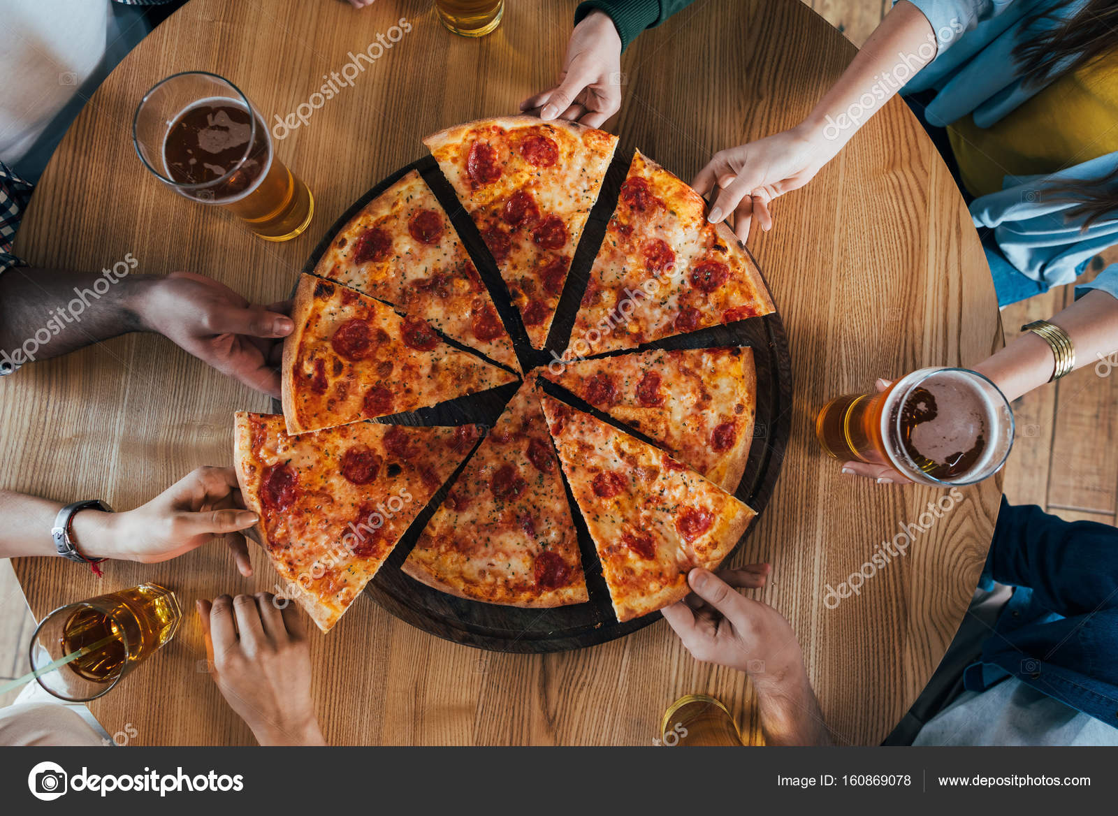 Friends having pizza in cafe — Stock Photo © NatashaFedorova #160869078