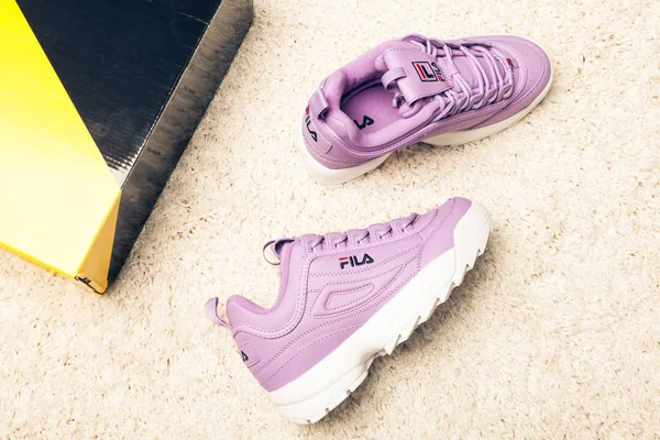 En fila Stock Photos, Royalty Free En fila Images | Depositphotos