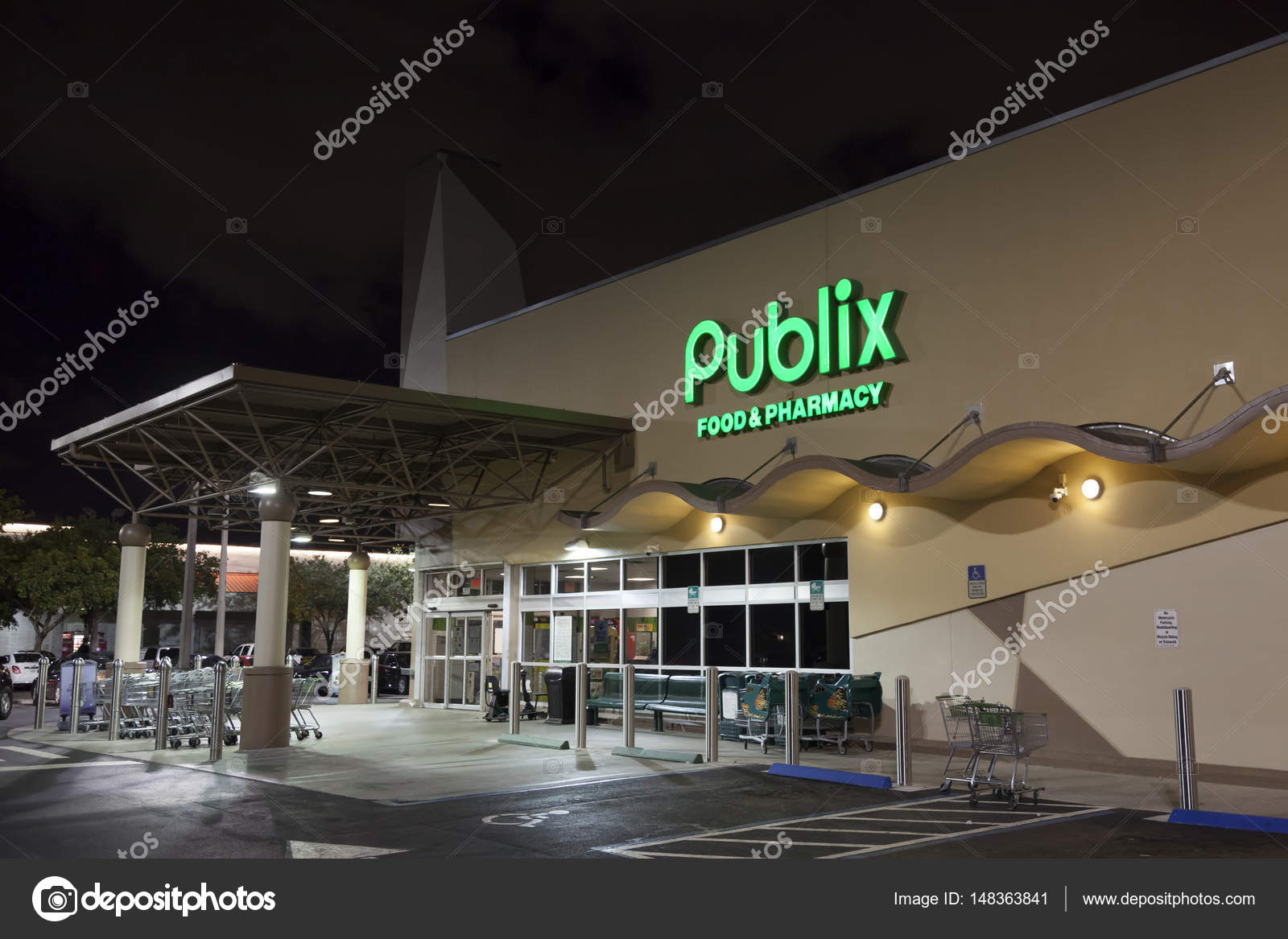 Publix Grocery Store in Miami, USA – Stock Editorial Photo © philipus ...