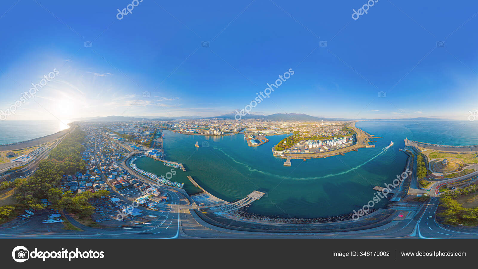 360 Panorama 180 Degrees Angle Seamless Panorama Aerial View Mountain ...