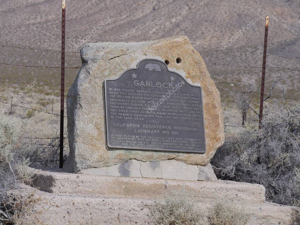 Garlock, California- Agosto 2018: Primer plano del marcador a lo largo ...