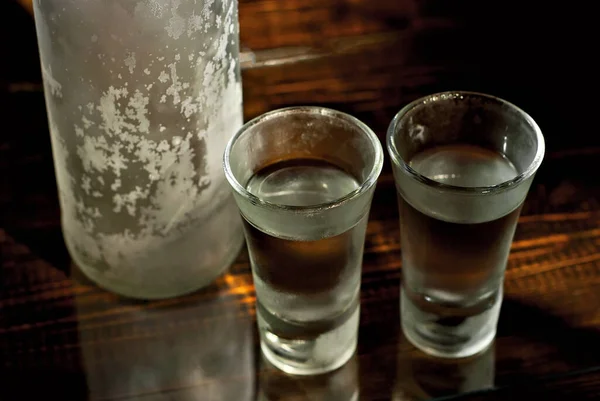 Beer vodka raki fotos de stock, imágenes de Beer vodka raki sin ...