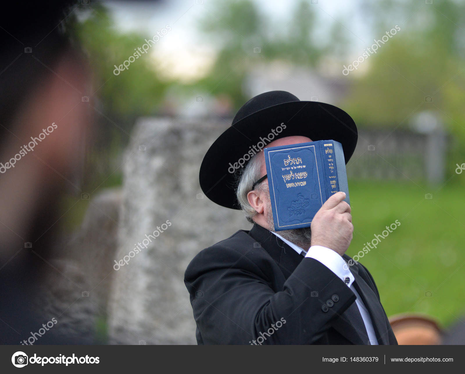 Ultra-orthodox Jews prayed on tombs of Tazdikim in Belz town, Lviv ...