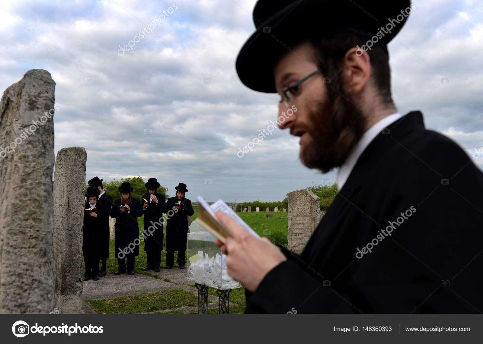 Ultra-orthodox Jews prayed on tombs of Tazdikim in Belz town, Lviv ...
