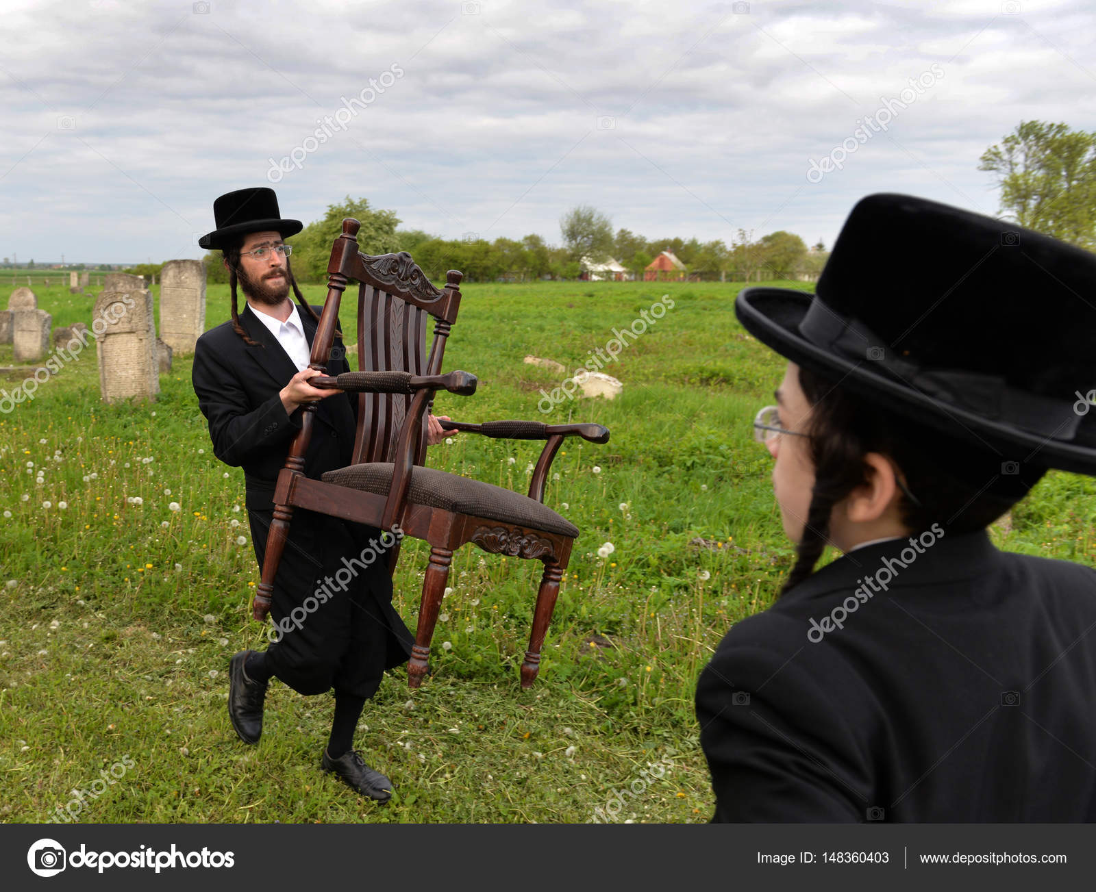 Ultra-orthodox Jews prayed on tombs of Tazdikim in Belz town, Lviv ...