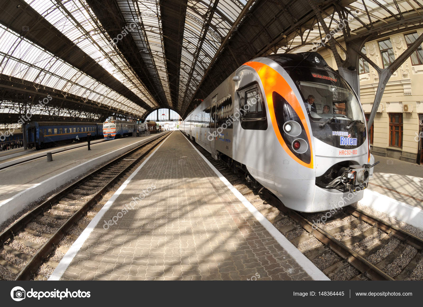 Hyundai Rotem train at the railway station in Lviv, Ukraine — Stock ...