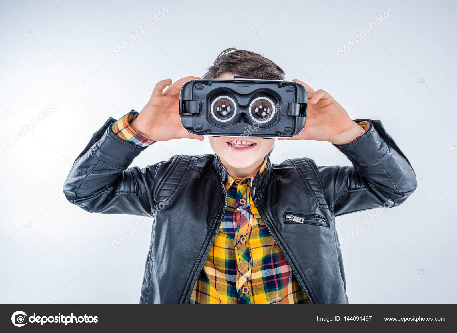 Boy with virtual reality headset — Stock Photo © ZaraMuzafarova #144691497