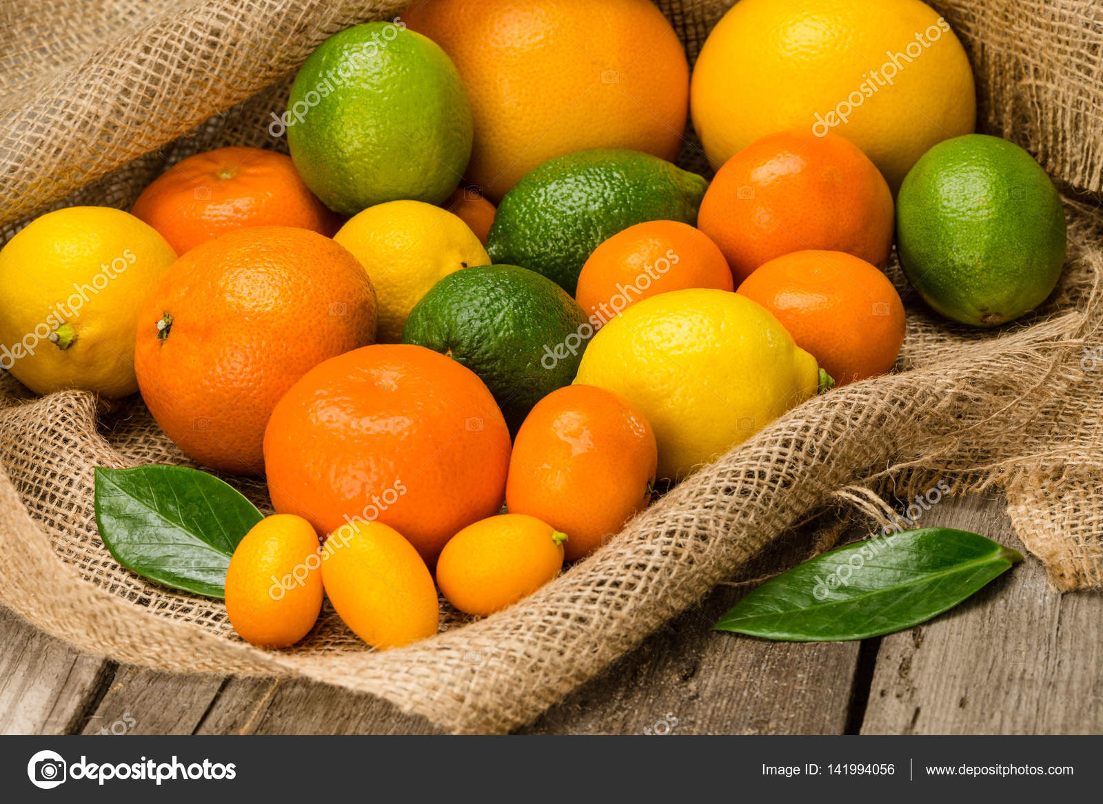 Fresh citrus fruits — Stock Photo © SergPoznanskiy #141994056