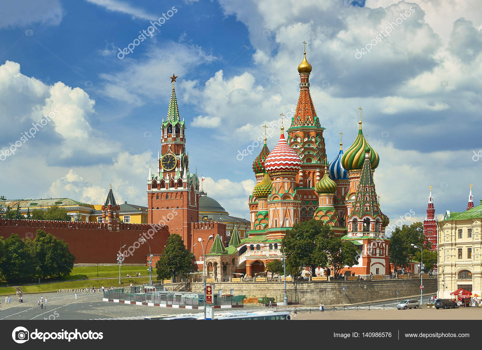 View on Moscow Red Square, Kremlin towers, stars and Clock Kuranti ...
