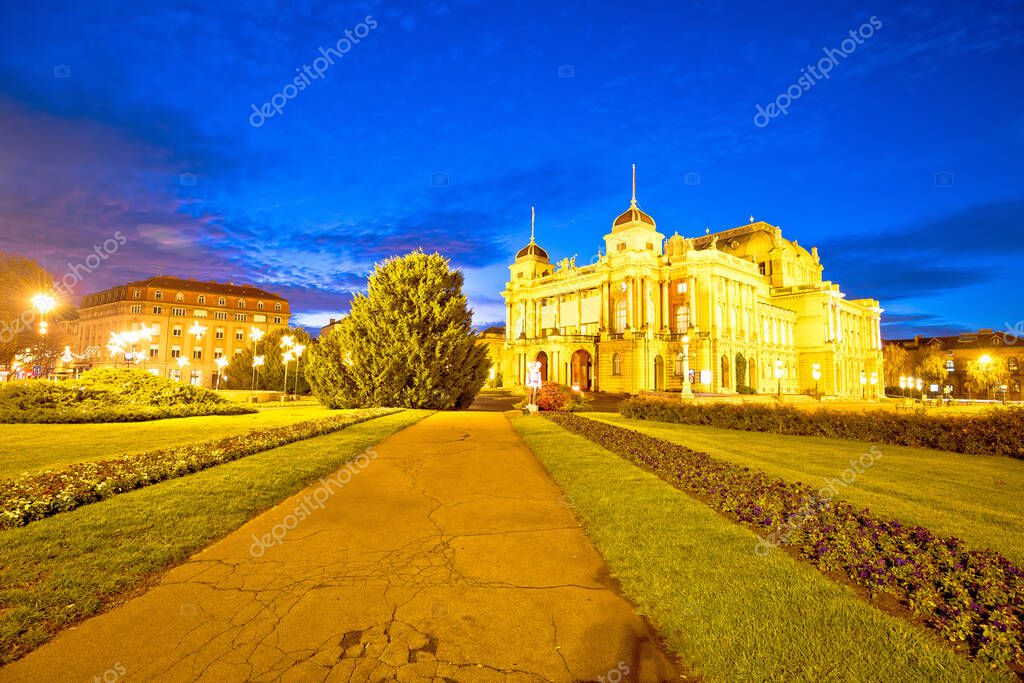Zagreb. República de Croacia plaza advenimiento noche vista panorámica ...