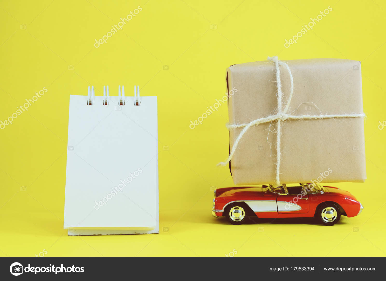 Car delivering gift box – Stock Editorial Photo © nuchylee #179533394