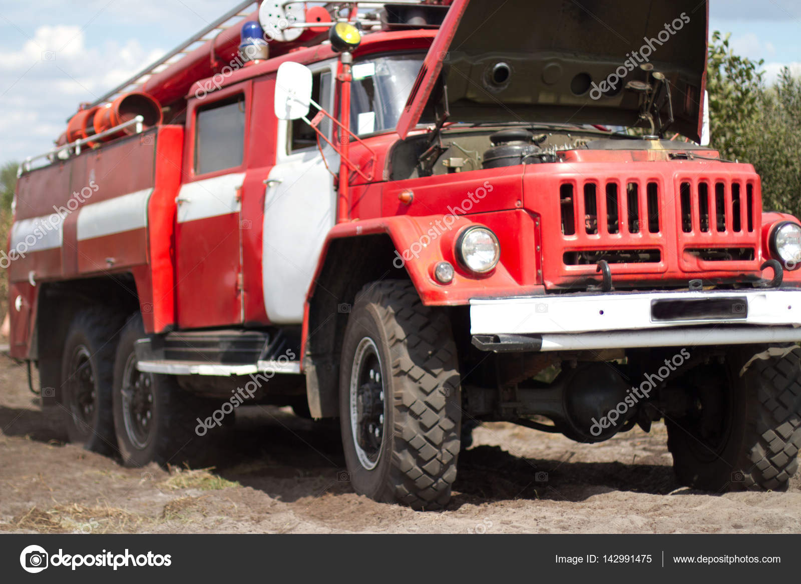 Old fire truck on training — Stock Photo © VAKSMANV101 #142991475