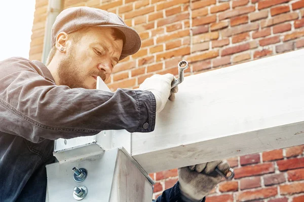 Man builds Stock Photos, Royalty Free Man builds Images | Depositphotos