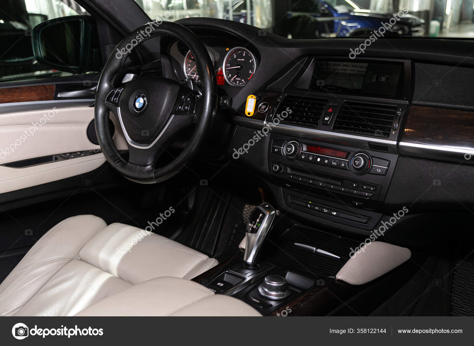 Bmw Close Dashboard Player Steering Wheel Accelerator Handle Buttons ...
