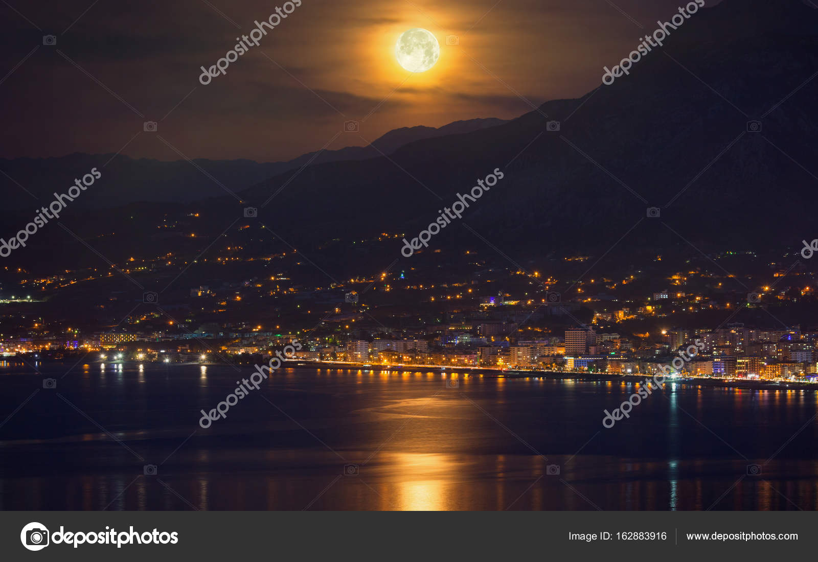 Full moon, supermoon with reflection in sea Stock Photo by ©I_g0rZh ...