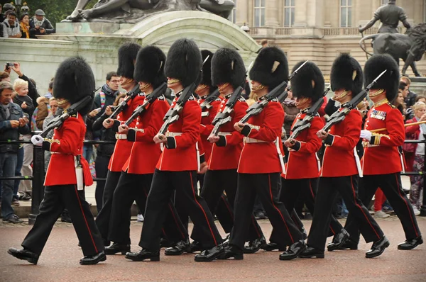 British Queen guards marching band – Stock Editorial Photo © Premium ...