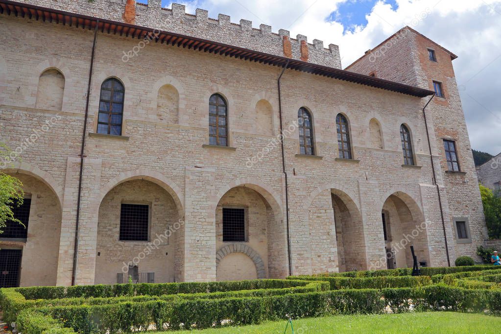Gubbio, ciudad medieval de Umbría (Italia)) 2022