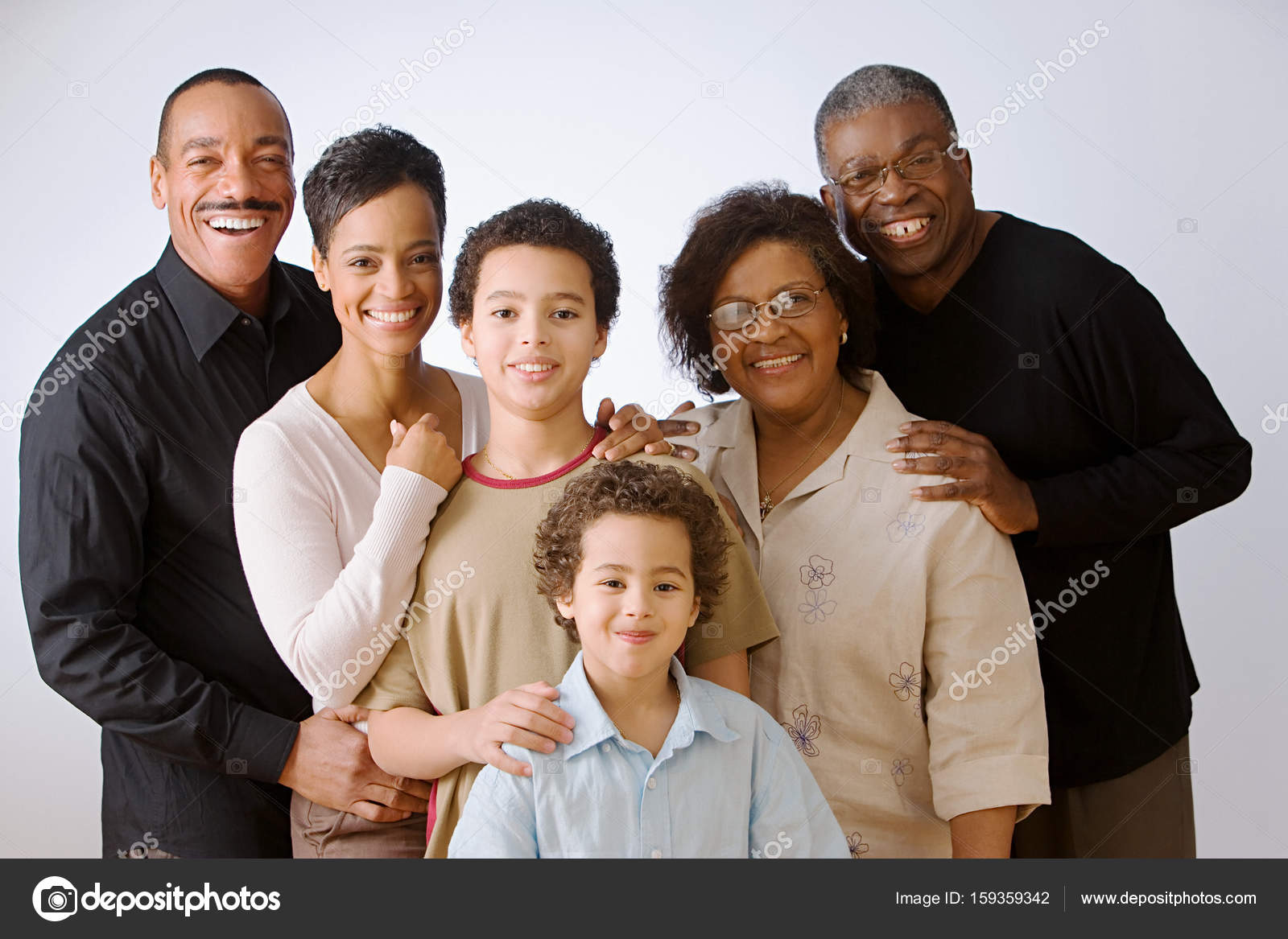 Lachende multi-Generational familie ⬇ Stockfoto, rechtenvrije foto door ... Lachende multi-Generational familie ⬇ Stockfoto, rechtenvrije foto door ...