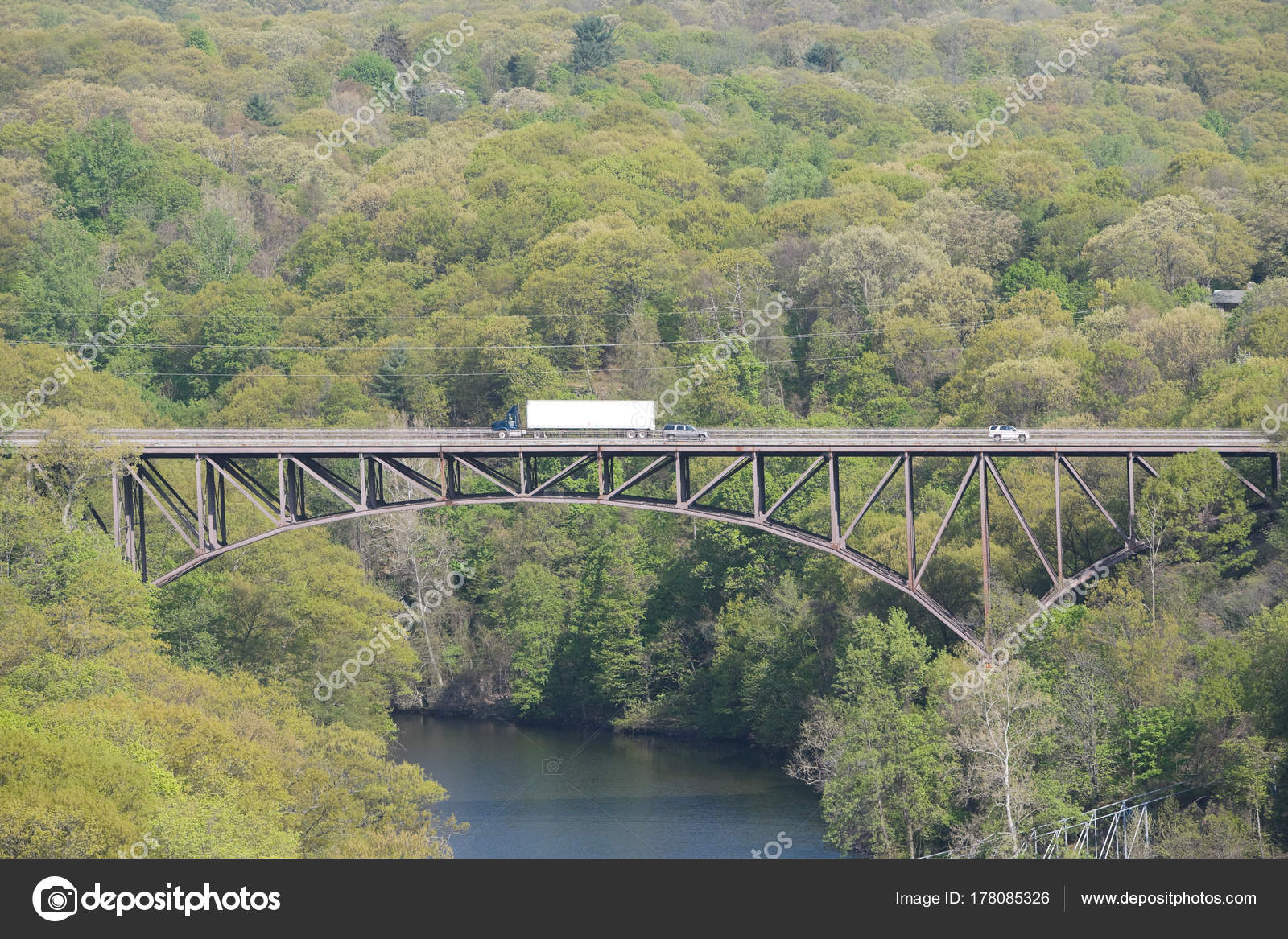 Distant View Bridge Hudson River — Stock Photo © ImageSource #178085326