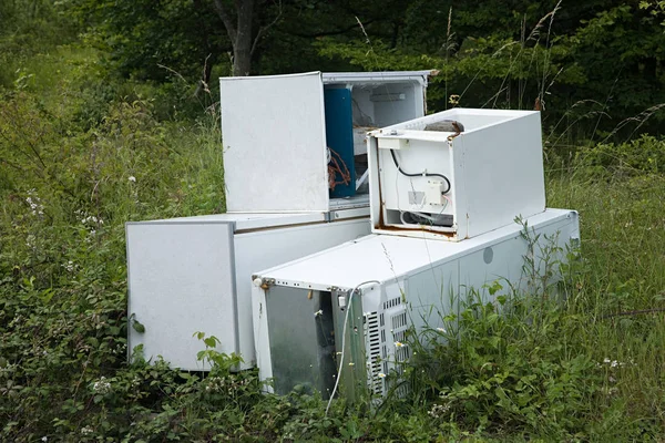 Broken refrigerator Stock Photos, Royalty Free Broken refrigerator Images | Depositphotos