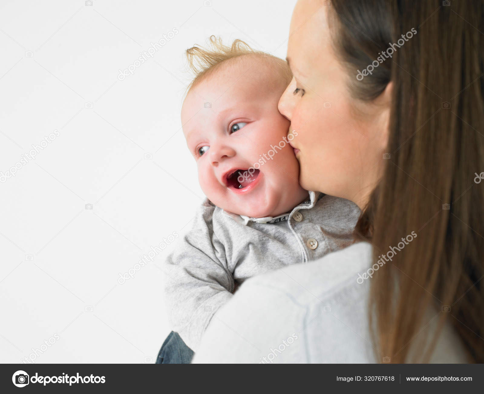 Mãe Beijando Bebê Close fotos, imagens de © ImageSource #320767618 Mãe Beijando Bebê Close fotos, imagens de © ImageSource #320767618
