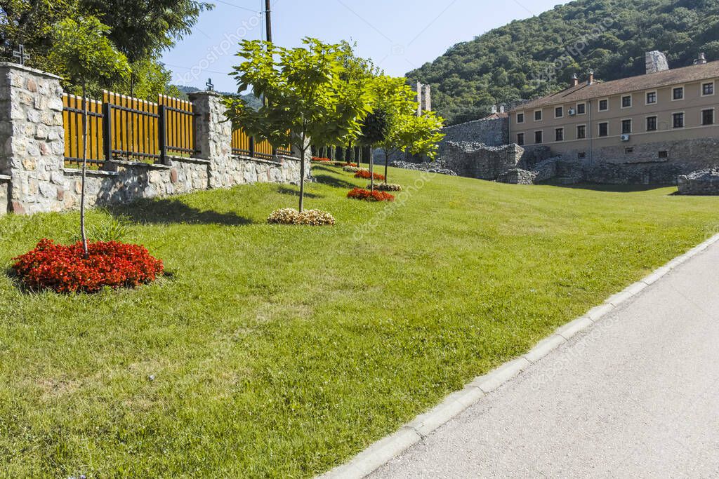 MONASTERIO RAVANICA, SERBIA - 11 DE AGOSTO DE 2019: Monasterio medieval ...