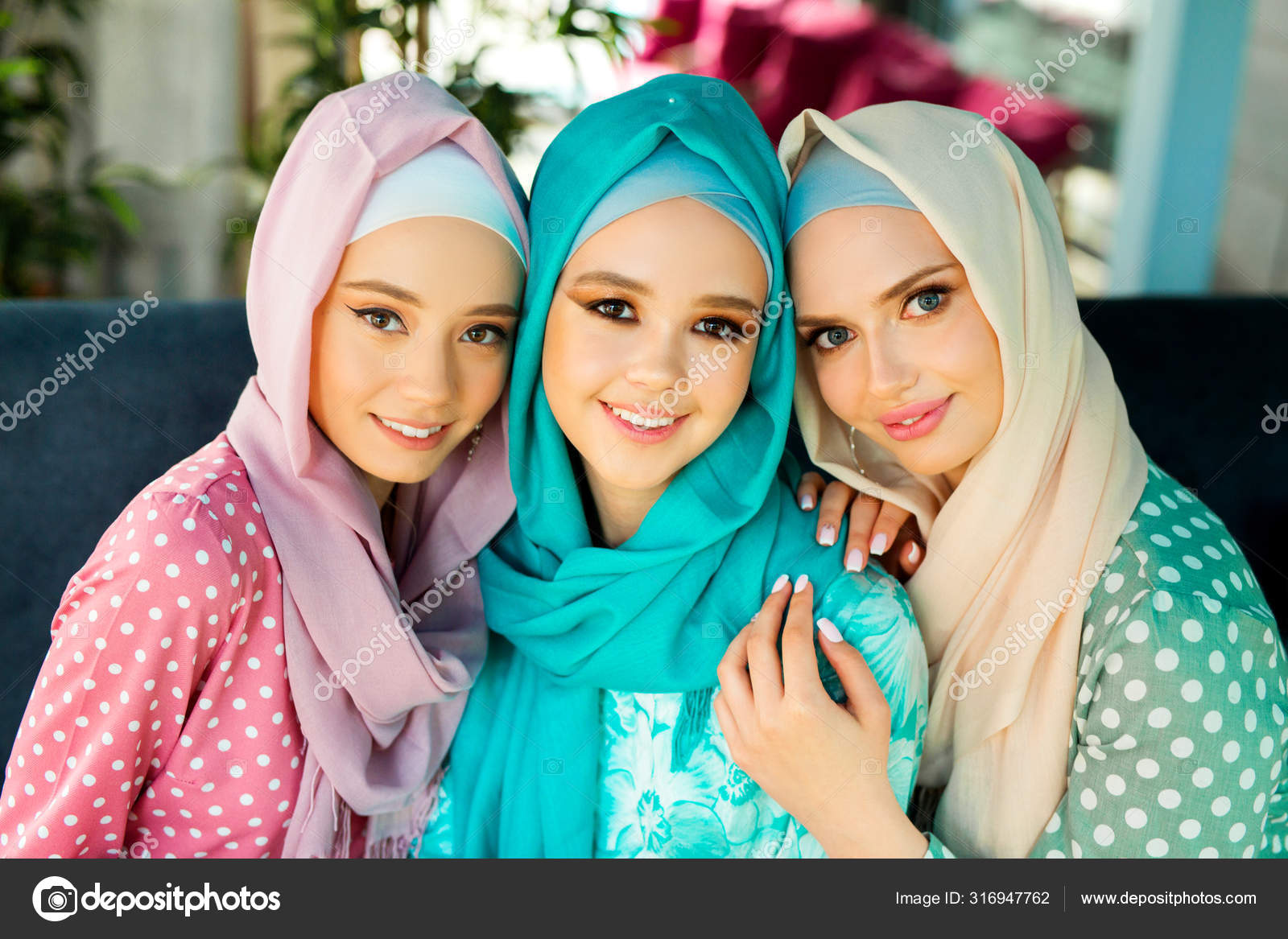 Three Beautiful Young Women Muslim Dresses — Stock Photo © Zoom01 ...