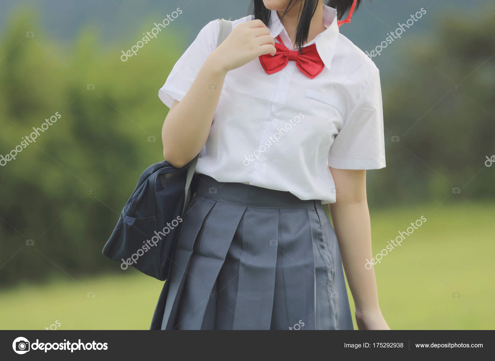 Japanese school in countryside with grass mountain and tree — Stock ...