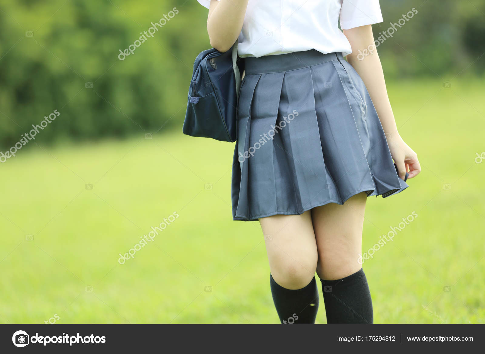 Japanese school in countryside with grass mountain and tree — Stock ...