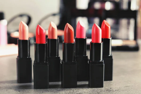 Nuances de rouge à lèvres images libres de droit, photos de Nuances de ...