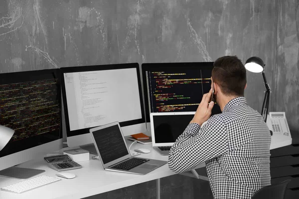 Programador informatico fotos de stock, imágenes de Programador ...