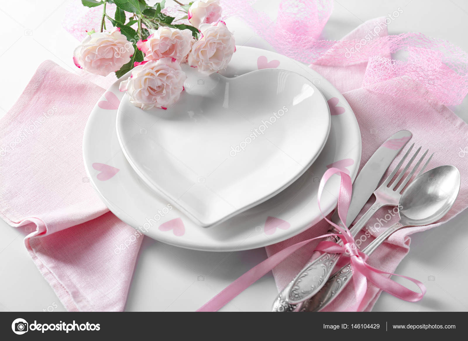 Beautiful romantic table setting Stock Photo by ©belchonock 146104429