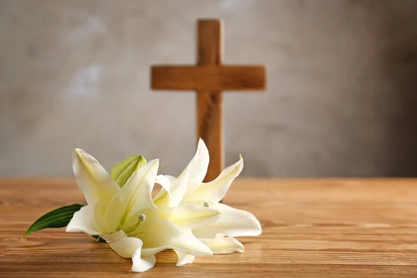 Wooden cross and lily Stock Photo by ©belchonock 147546175