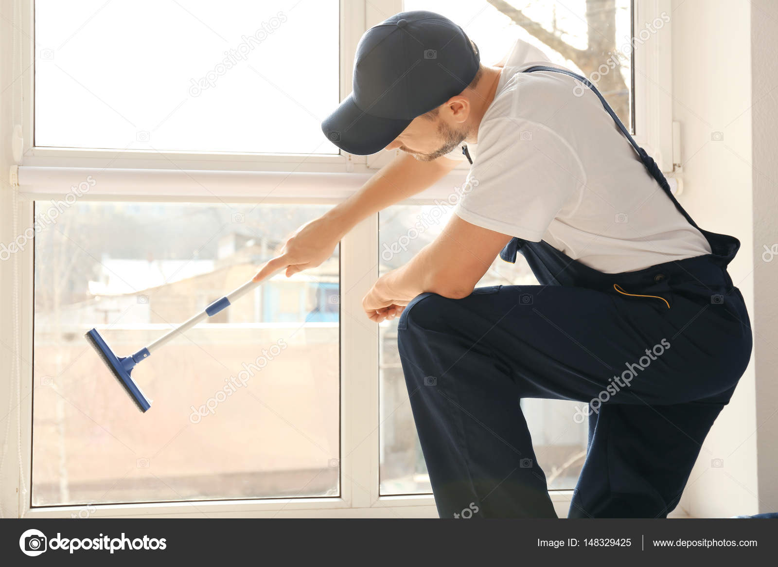 Man washing window — Stock Photo © belchonock #148329425