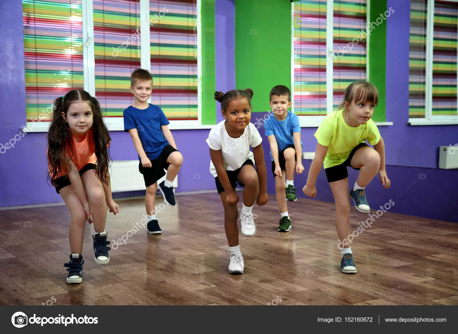 Grupo Niños Bailando Clase Coreografía: fotografía de stock ...