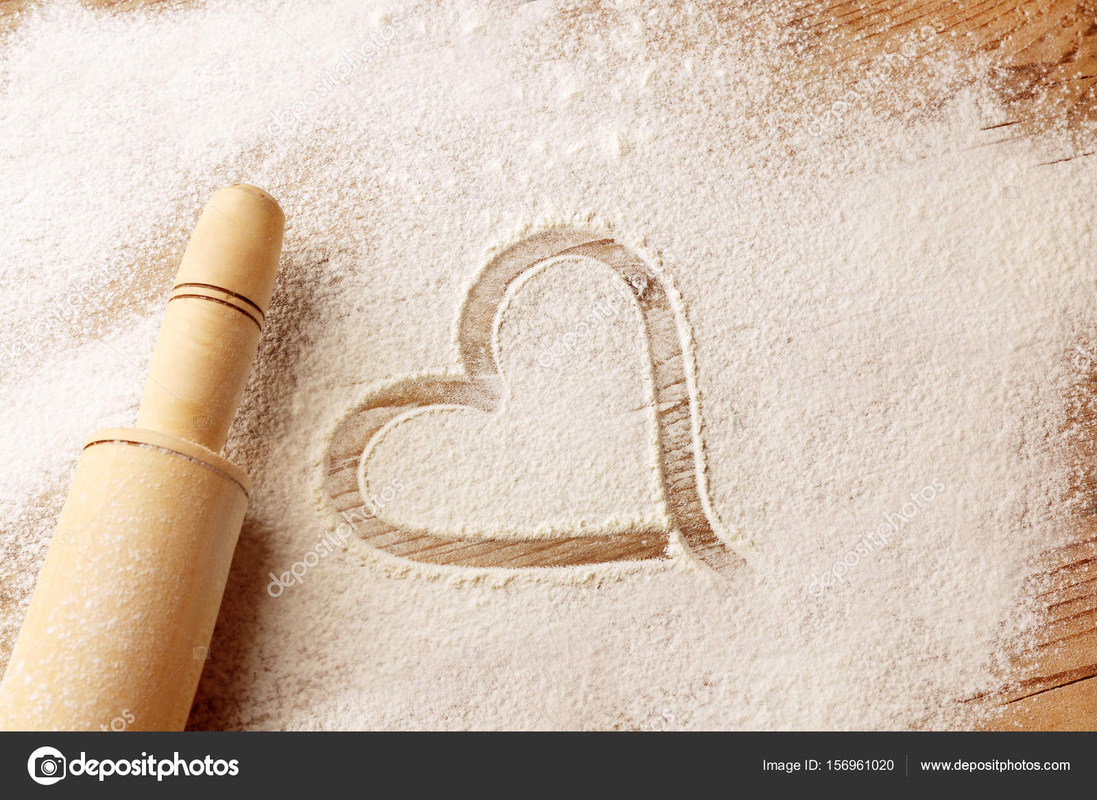 Heart drawn on flour — Stock Photo © belchonock #156961020