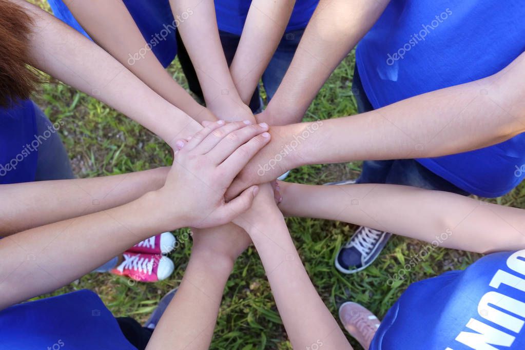 Lil kids joining hands - pacpoliz