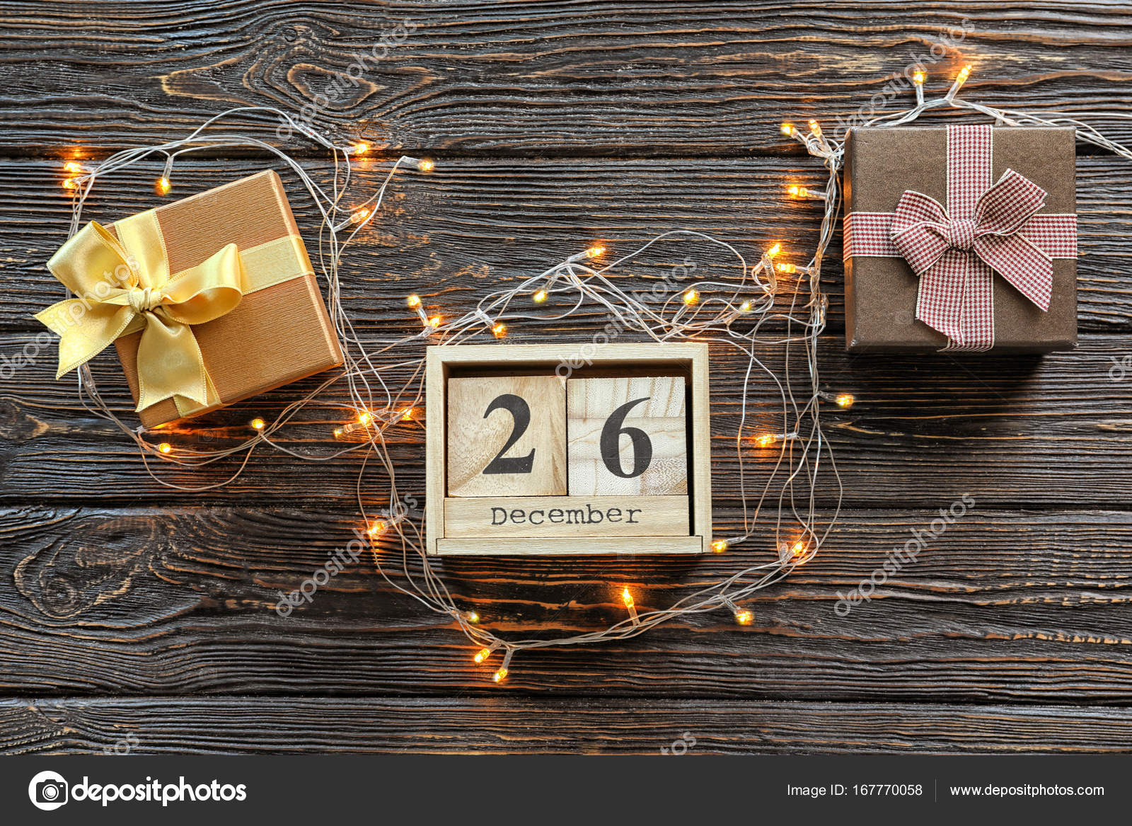 Calendar with date and gift boxes Stock Photo by ©belchonock 167770058