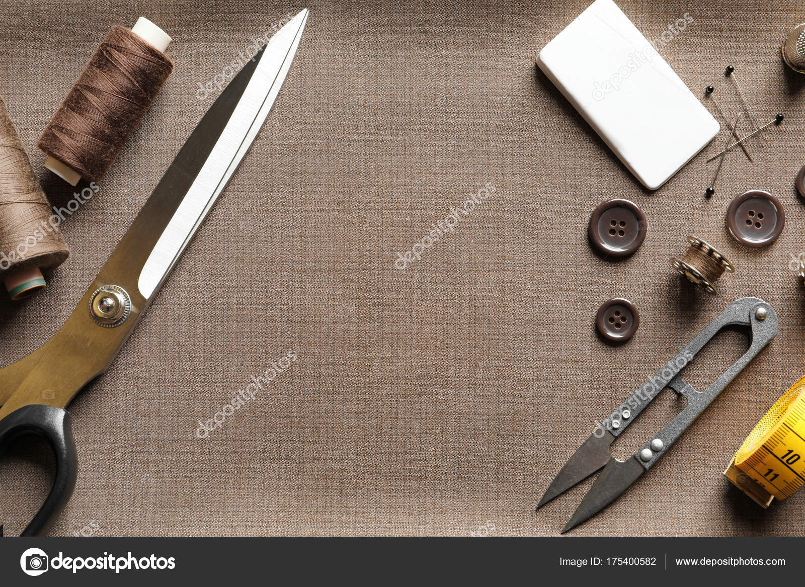 Set of tailoring tools and accessories Stock Photo by ©belchonock 175400582