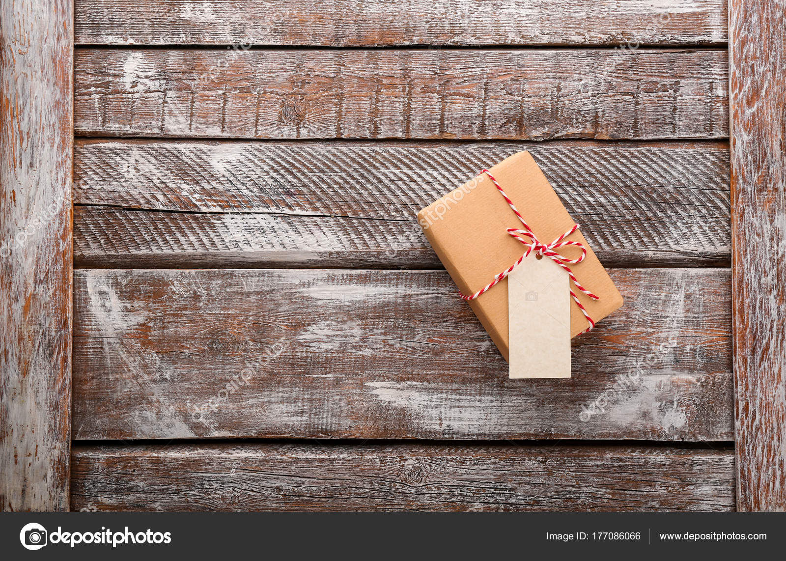 Parcel gift box Stock Photo by ©belchonock 177086066