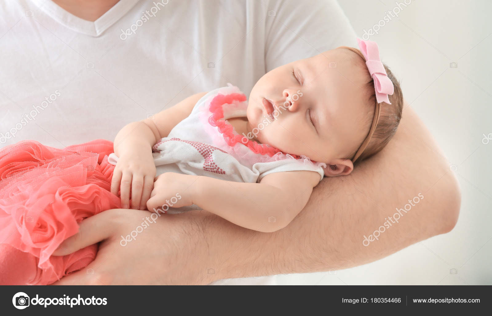 Father Holding Cute Sleeping Newborn Baby Closeup — Stock Photo © belchonock #180354466
