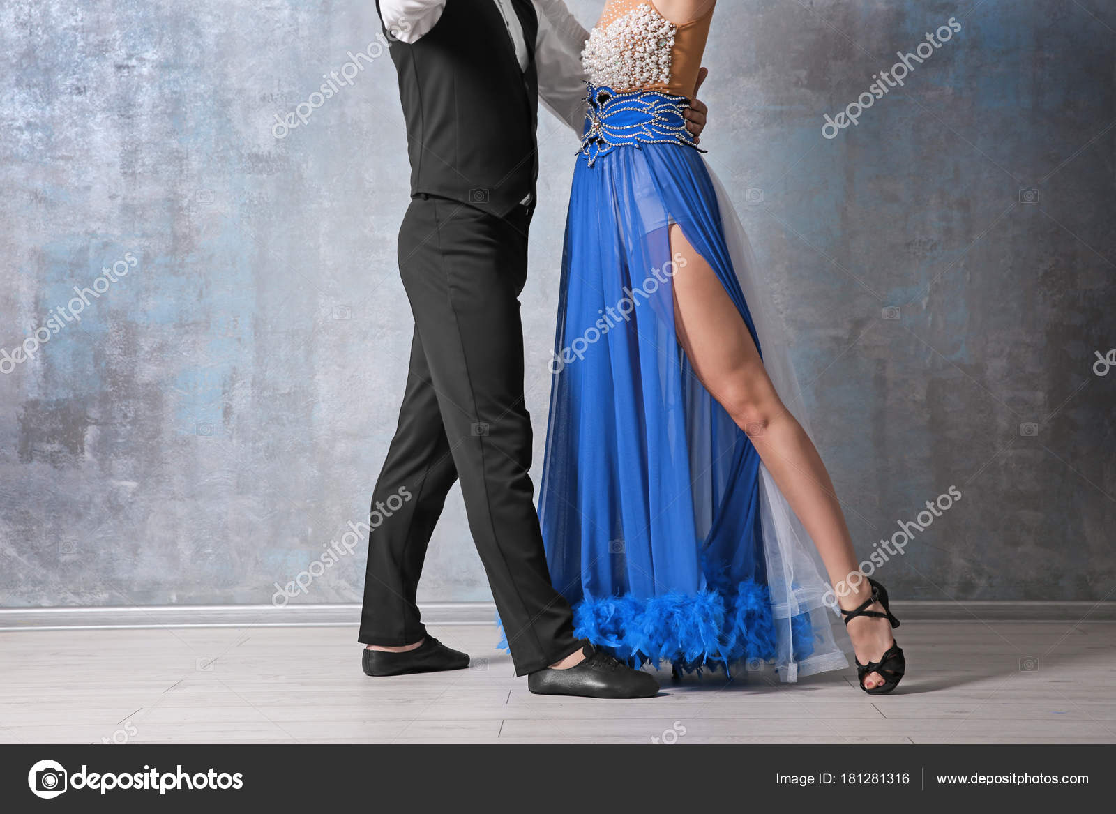 Beautiful Young Couple Dance Studio — Stock Photo © belchonock #181281316