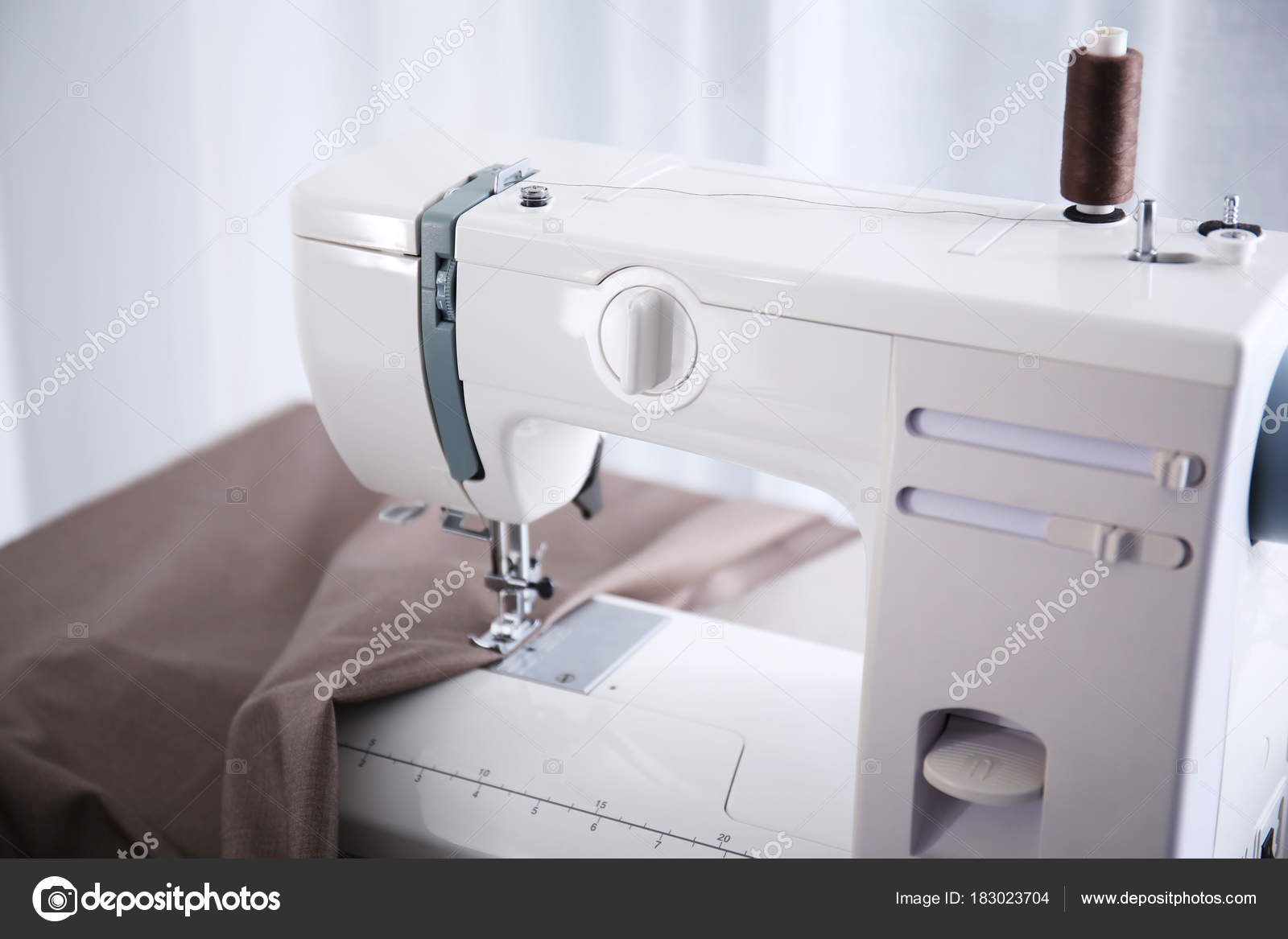 Tailor Desk Modern Sewing Machine Stock Photo by ©belchonock 183023704