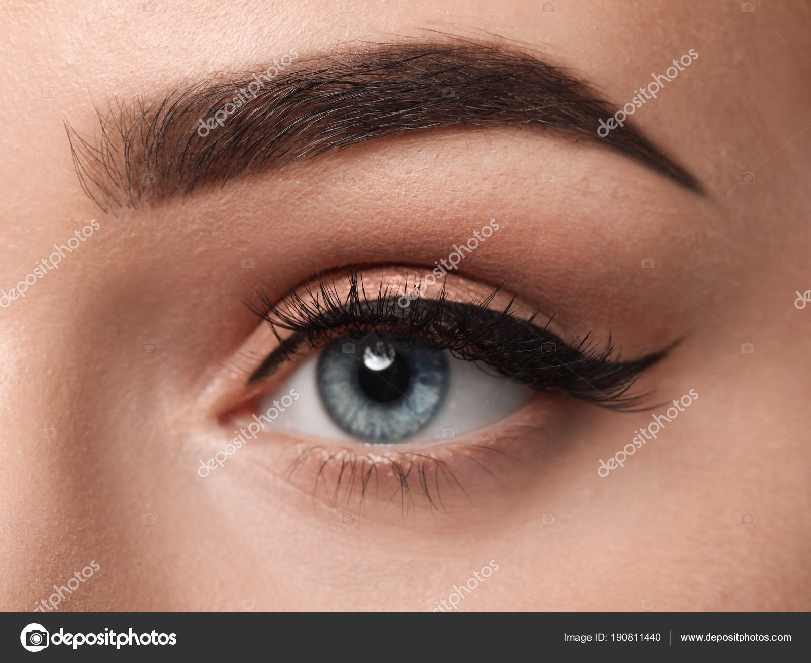 Eye Young Woman Beautiful Eyebrow Correction Closeup — Stock Photo ...