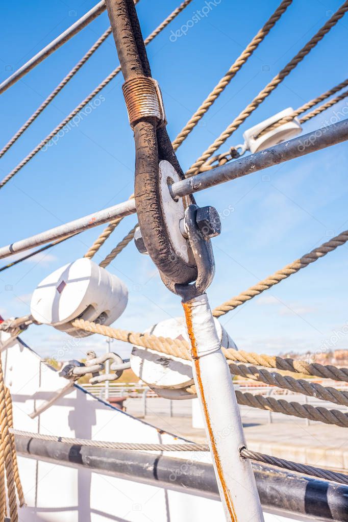 Ropes rigging masts and stays on traditional sailing ship — Stock Photo ...