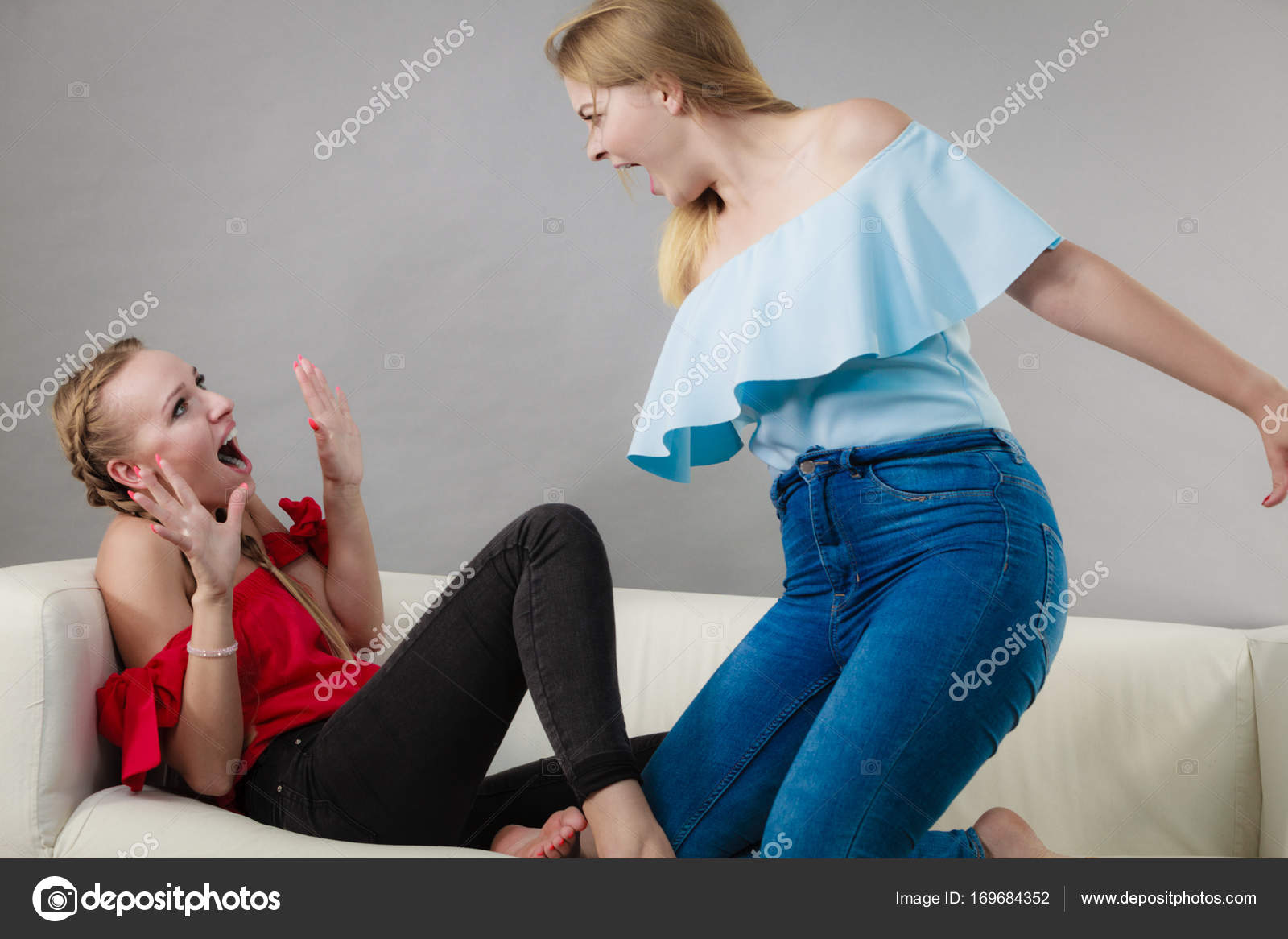 Two women having argue fight — Stock Photo © Anetlanda #169684352