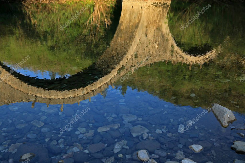Puente de piedra Plakida o Kalogeriko, Zagori, Epiro, Grecia 2023