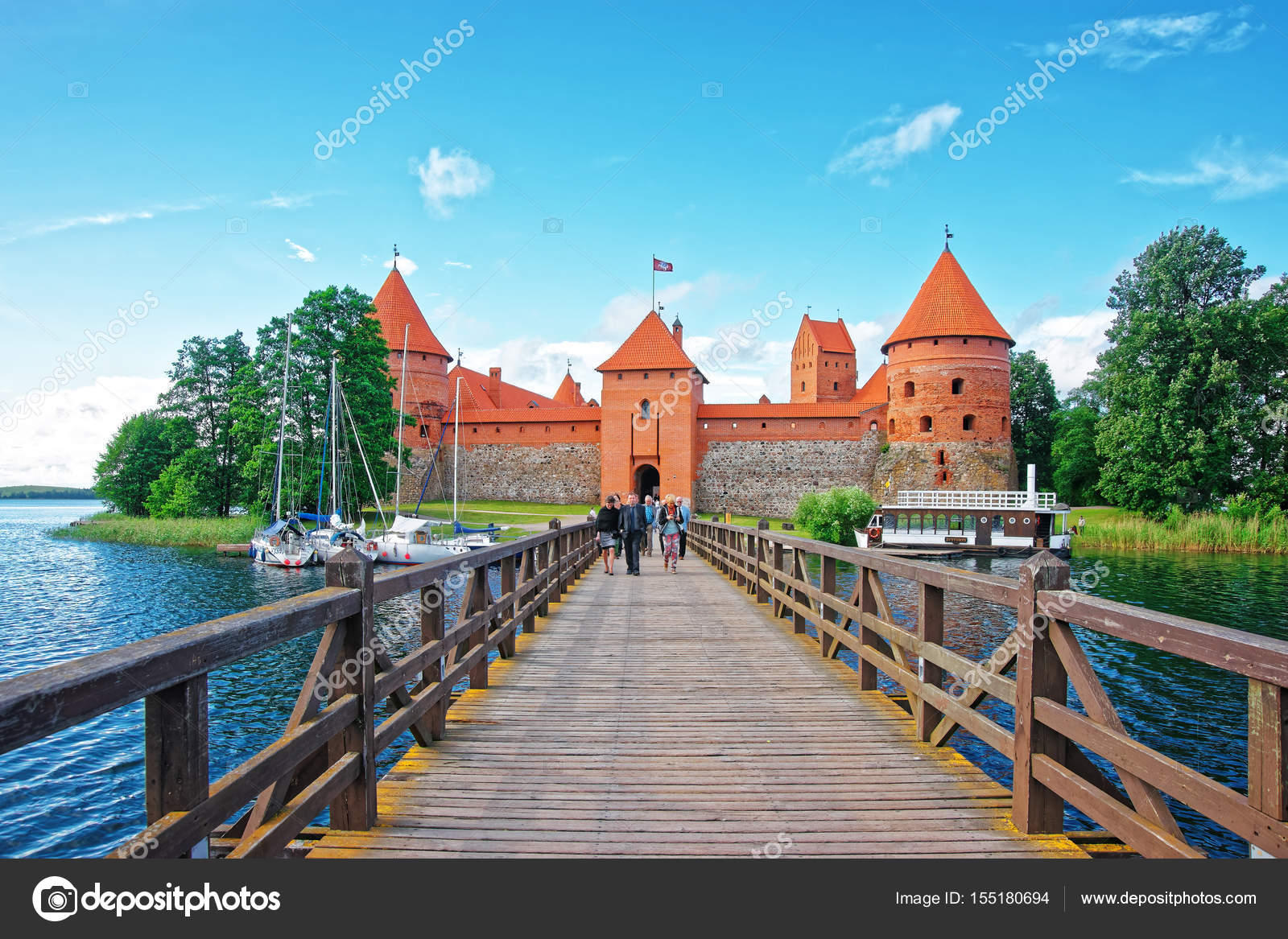 Trakai island castle museum leading to Trakai island castle – Stock ...