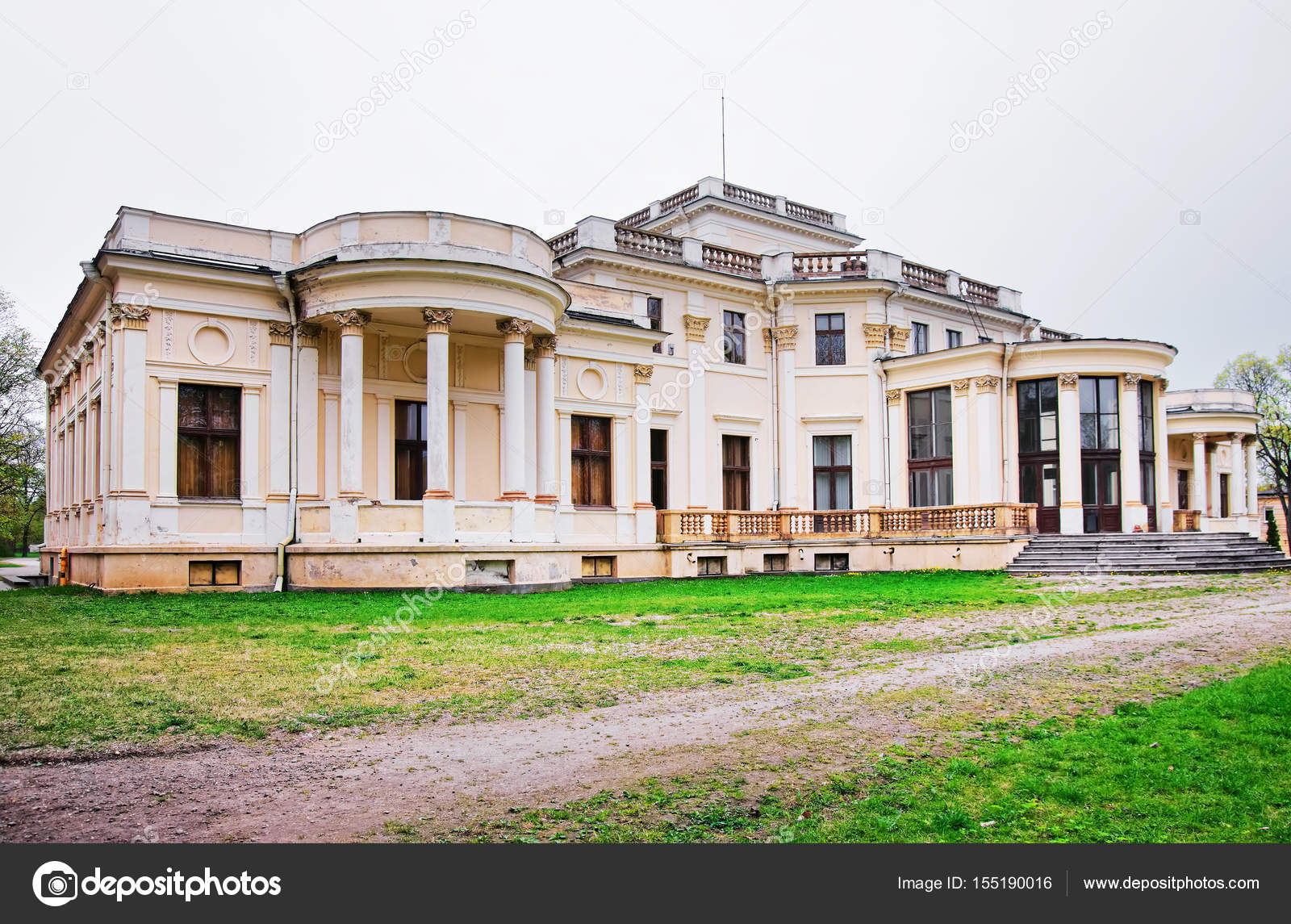 Tyshkevich manor of Traku Voke public park in Vilnius — Stock Photo ...